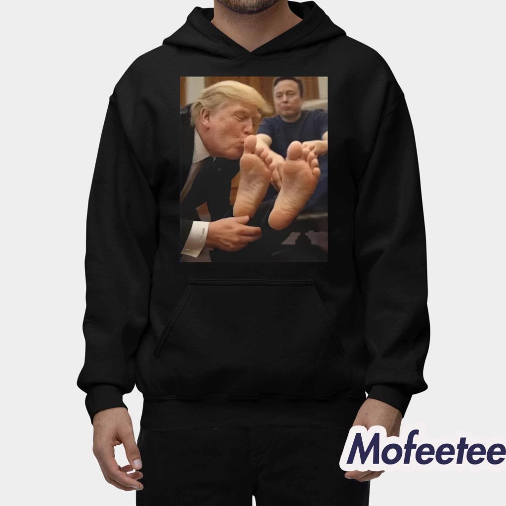 Trump Kissing Elon Musk's Feet Shirt - Mofeetee